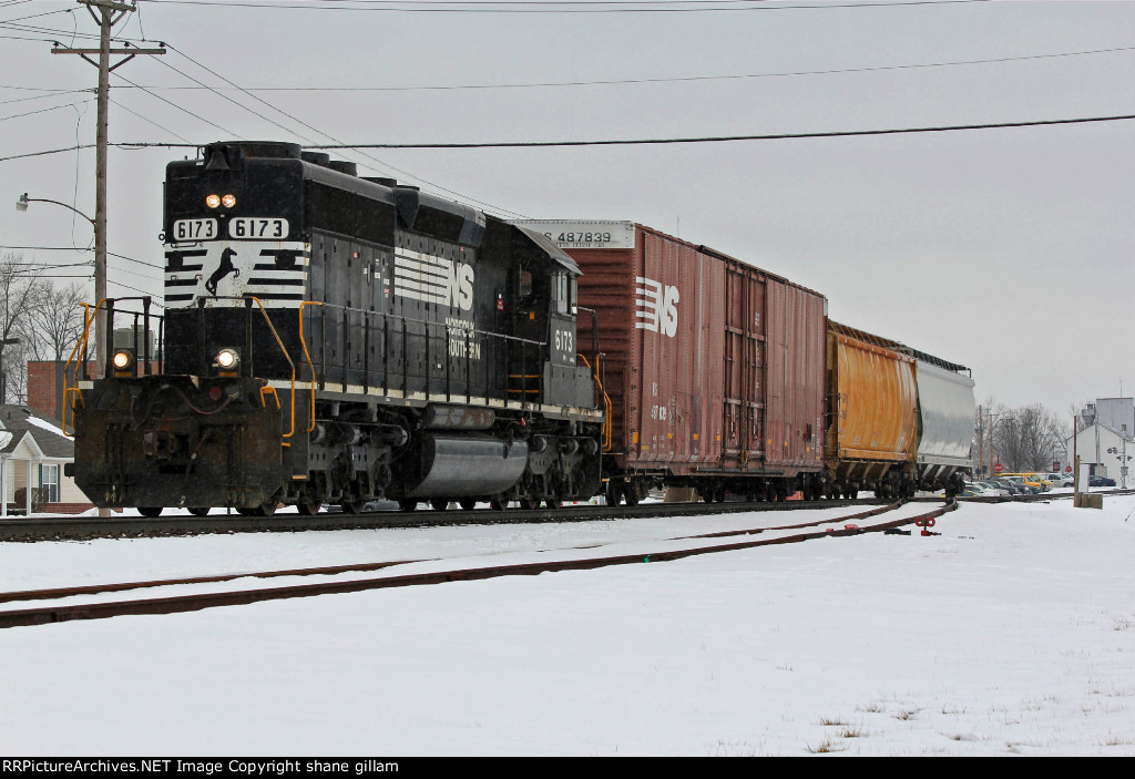 NS 6173 Takes the local back to the Gm Yard.